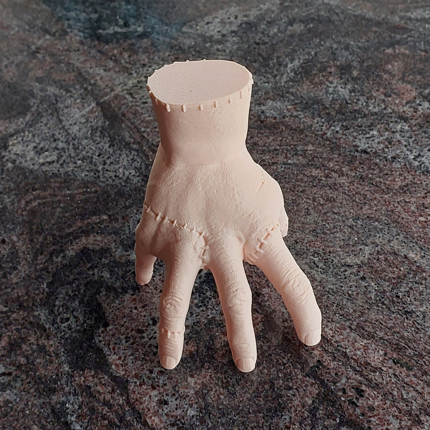 The Addams Family Wednesday Thing - Hand (3D-utskrivet) | 22,00 € 👍 🎯 🌟 🔇